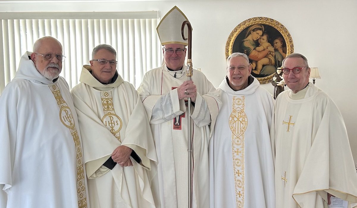 Archbishop Henning Visits Chapel of Our Savior - Franciscan Friars of ...